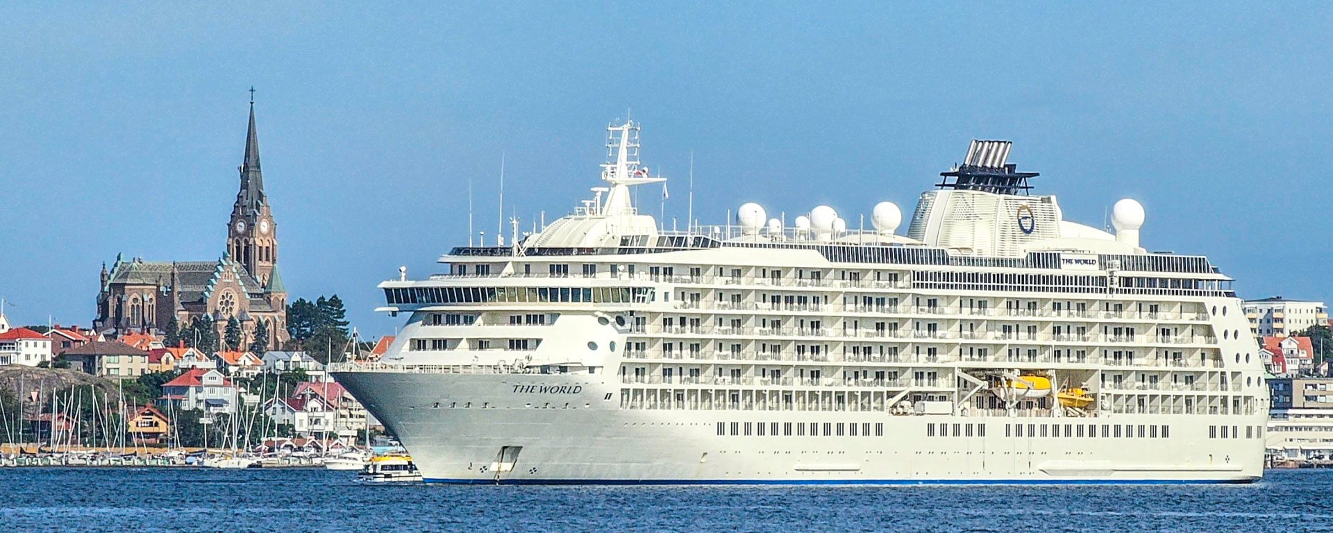 M/S The World världens största privata kryssningsfartyg besöker Lysekil ...
