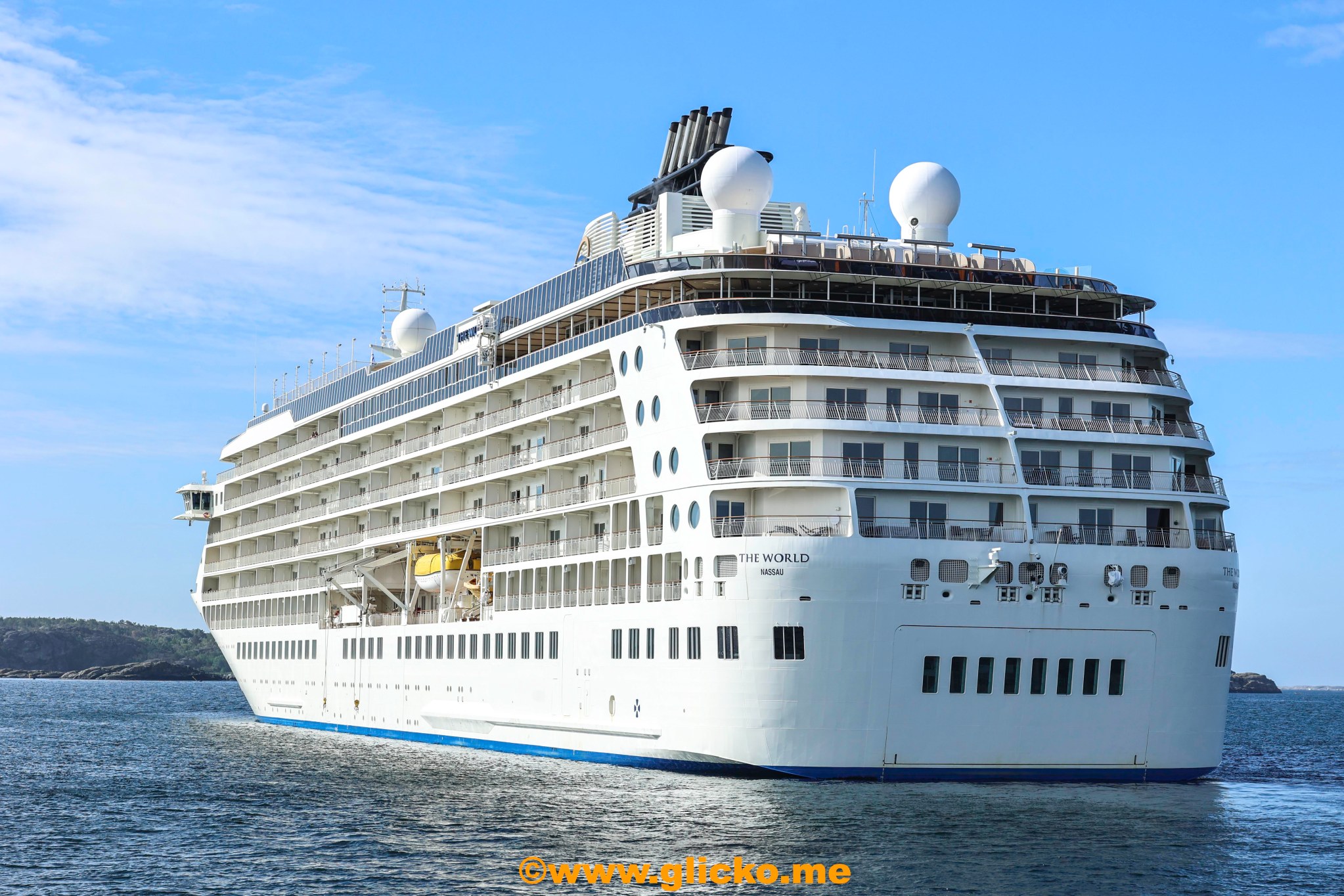 M/S The World världens största privata kryssningsfartyg besöker Lysekil ...